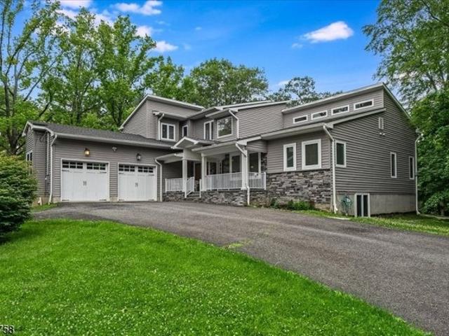 19 Erskine Dr, Morristown, NJ 07960