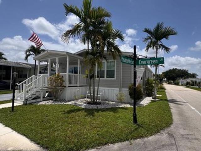 19 Evergreen Ln, Davie, FL 33325