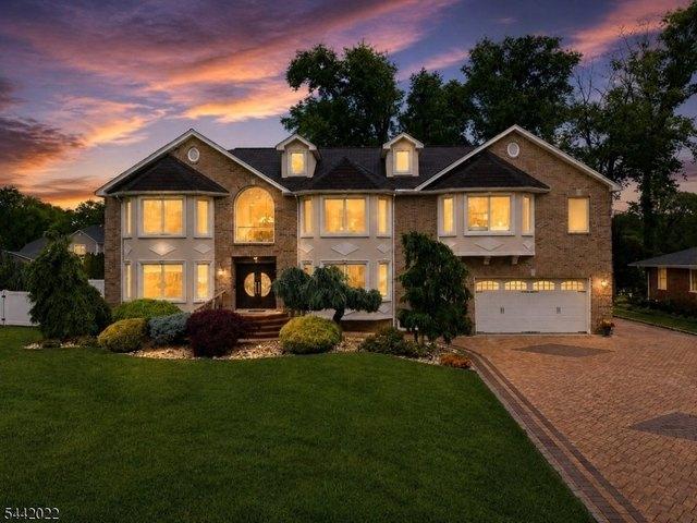 19 Fairview Rd, Clark, NJ 07066