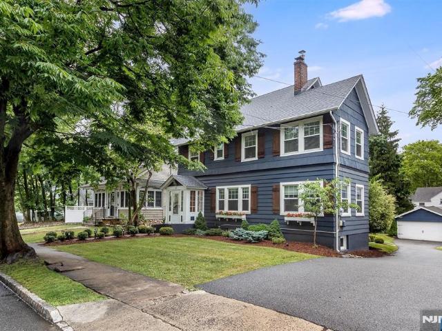 19 Forest Avenue