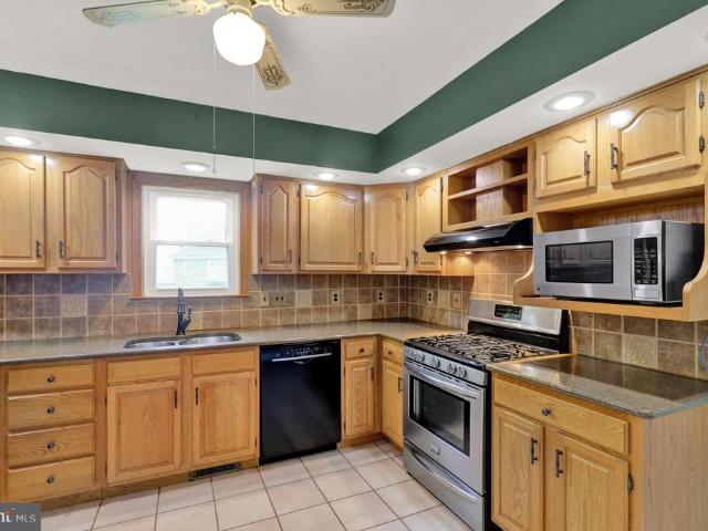 19 Foxchase Ln