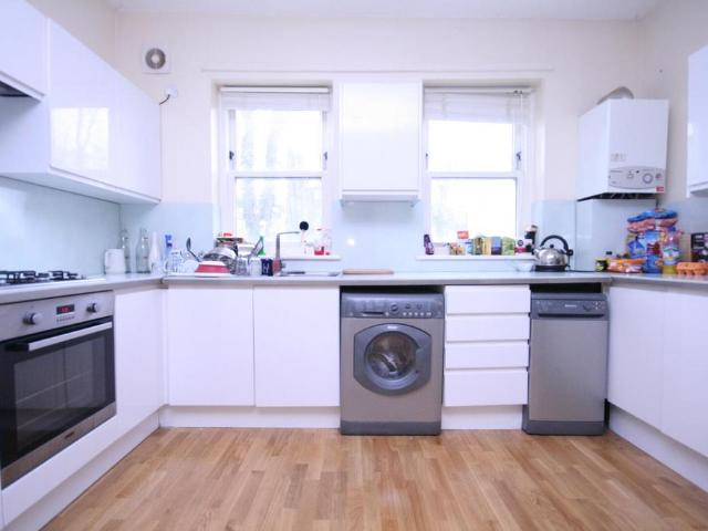 19, Flat 3 Cathcart Hill, Tufnell Park 3 bed flat to rent £3,445 pcm £795 pw