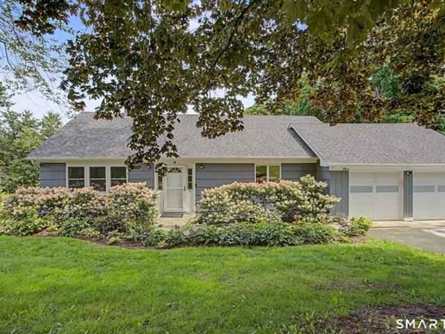 19 Governors Ln, Bethel, CT 06801