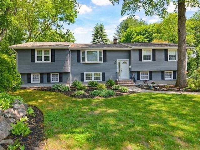 19 Glen Dr, Peabody, MA 01960