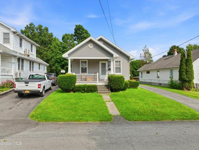 19 Grove Ave, Colonie, NY 12110