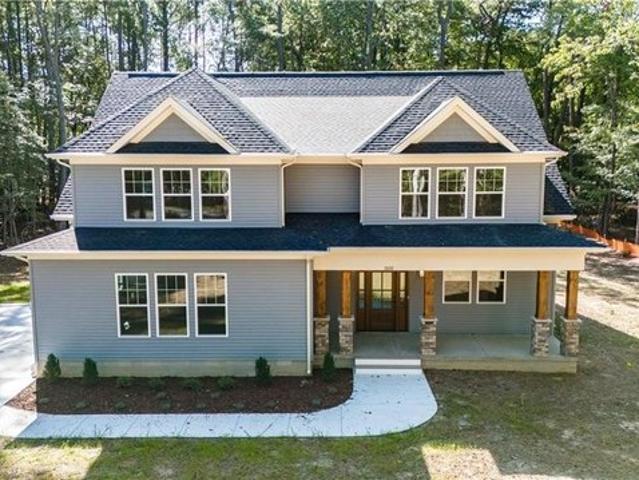 19 Grove Ave, Suffolk, VA 23434