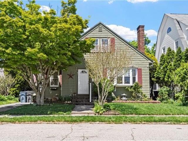 19 Griswold Ave, Cranston, RI 02910