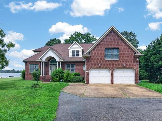 19 Hampshire Dr, Hampton, VA 23669