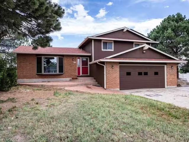 19 Hampton Ct, Pueblo, CO 81001 MLS 225947