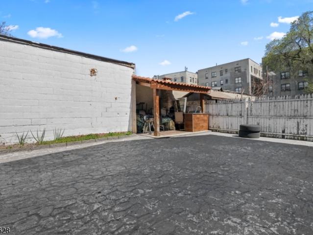 19 Halleck St