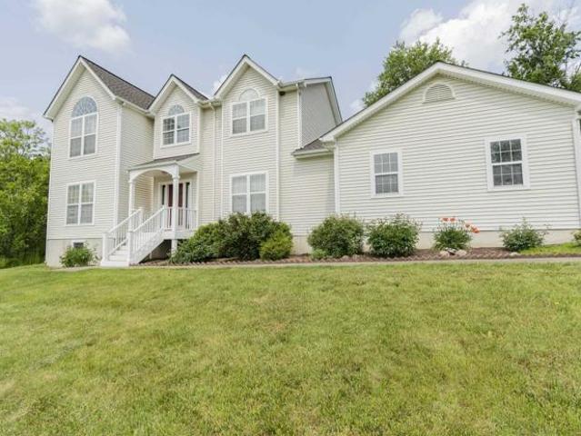 19 Hartstone Dr, La Grange, NY 12603
