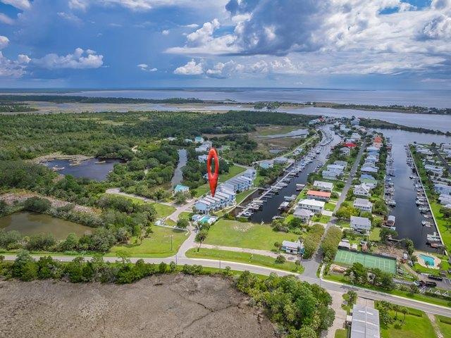 19 Harbour Point Dr, Crawfordville, FL 32327
