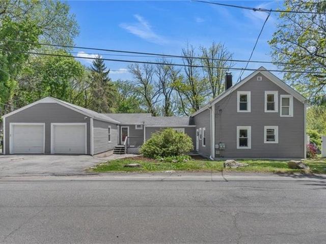 19 Hardwick St, Cumberland, RI 02864