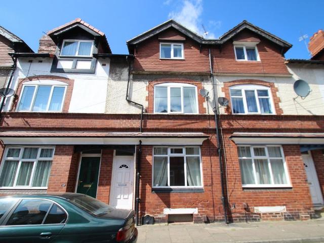 19, Hawthorn View, Leeds, West Yorkshire LS7, Room to rent, £425 pcm | PrimeLocation