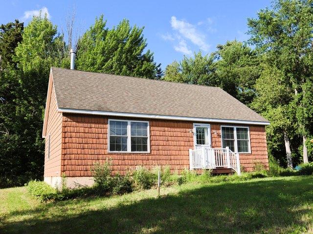 19 Henderson St, Jackman, ME 04945