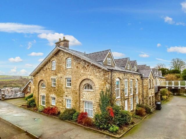19 High Fellside, Kendal LA9, 2 bed flat to rent, £995 pcm | PrimeLocation