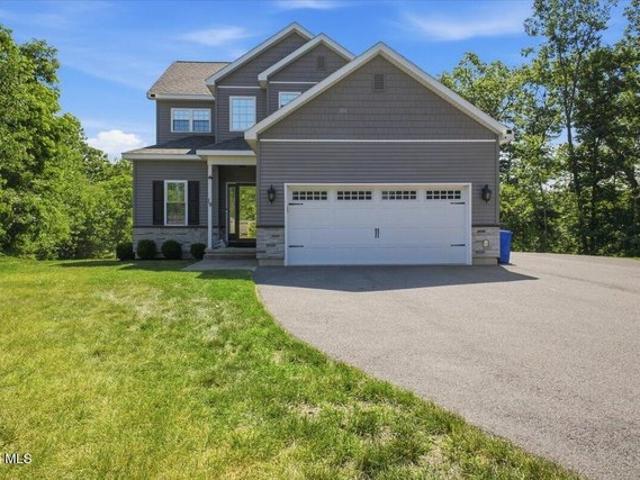 19 High Pointe Dr, Queensbury, NY 12804
