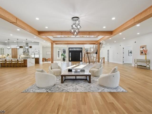 19 Highlander Dr