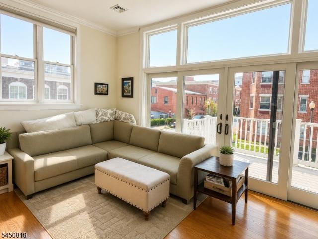 19 Hiram Sq