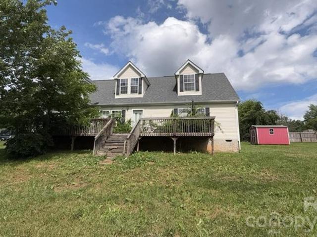 19 Honey Skipper Ln, Candler, NC 28715