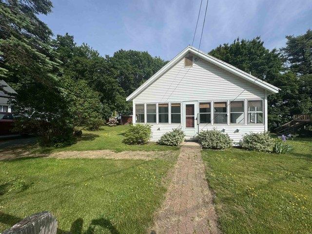 19 Huckins St, Ossipee, NH 03814