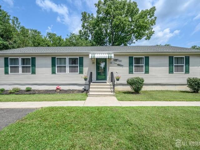 19 Indian Trl, Southampton, NJ 08088