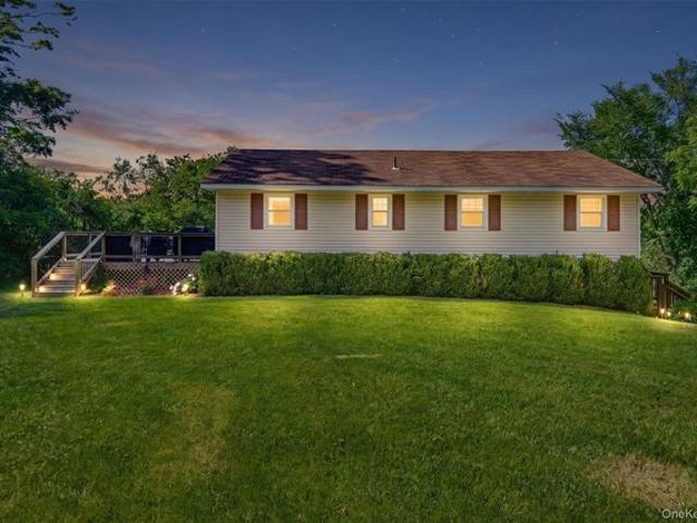 19 Ivy Cliff Rd, Campbell Hall, NY 10916