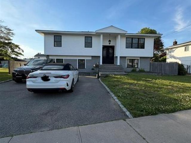 19 Jersey St, Hicksville, NY 11801