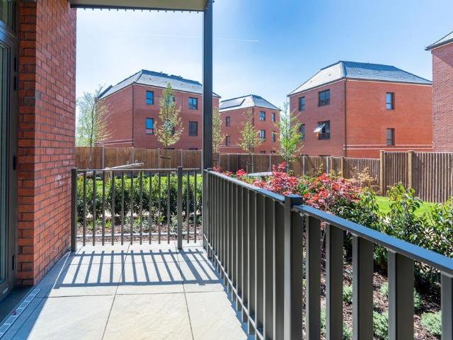 19 Lapidge Drive, London SW17 1 bed ground floor flat to rent £2,200 pcm £508 pw