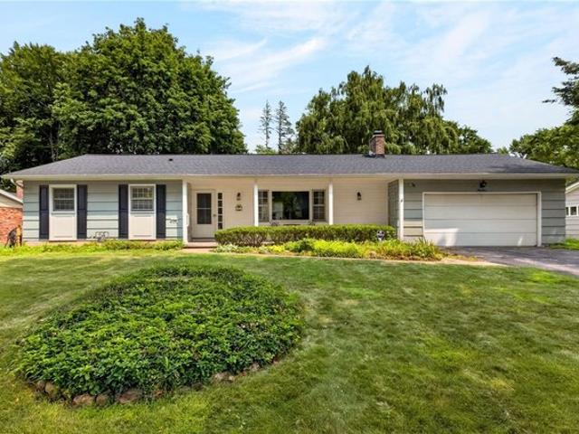 19 Larchwood Dr, Pittsford, NY 14534