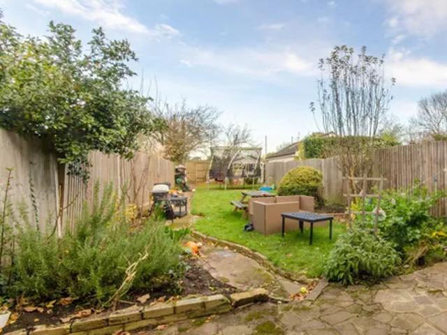 19 Leafield Road, London, SW20 9AG, United Kingdom | 3 bed house for rent #167642600 | Rentberry