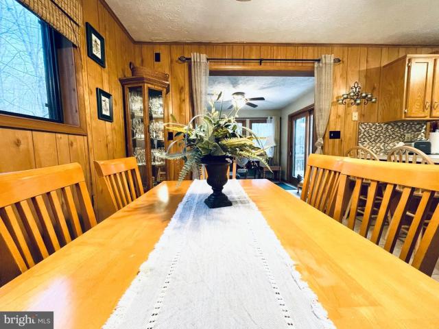19 Livingston Ln, Gouldsboro, PA