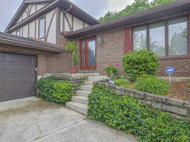 19 Lora Lane