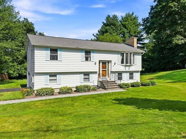 19 McIntosh Rd, Chelmsford, MA 01824