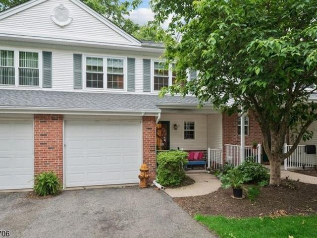 19 Maple Ln, Mount Arlington, NJ 07856