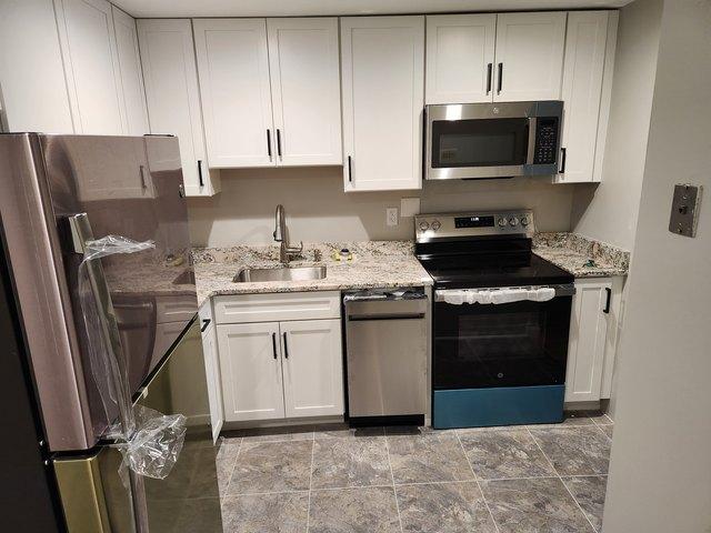 19 Maple St Apt 17, Amesbury, MA 01913