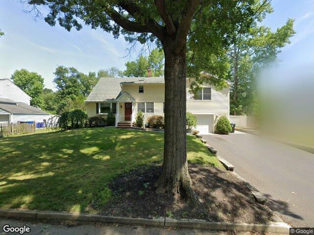 19 Maplewood Dr, Middletown, NJ 07748