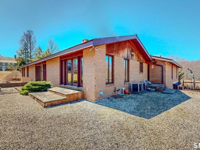 19 Marchant Rd, Redding, CT 06896