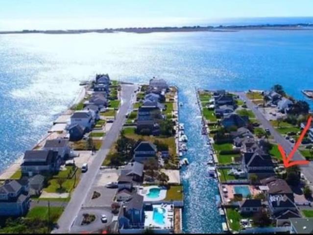 19 Marlin Rd, East Quogue, NY 11942