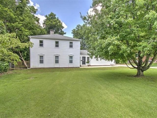19 Montgomery Pl, Decatur, IL 62522