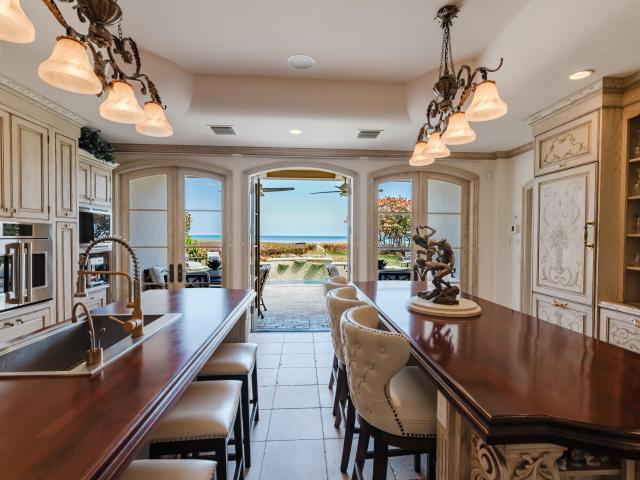 19 N Beach Rd, Jupiter Island, FL 33455 | MLS #R11166