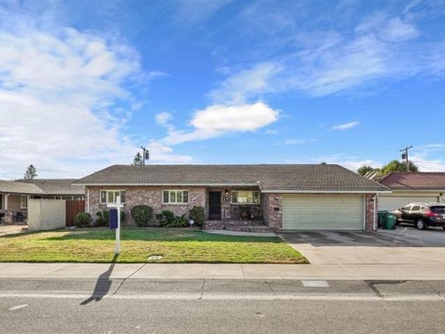 19 N Wellington Way, Lodi, CA 95242
