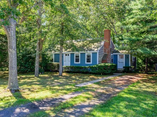 19 Nehoiden St, Harwich Port, MA 02646