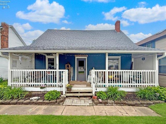 19 Oakwood Ave, Huron, OH 44839