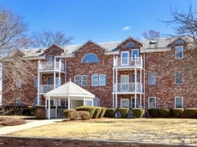 19 Paris St Apt 203, Medford, MA 02155