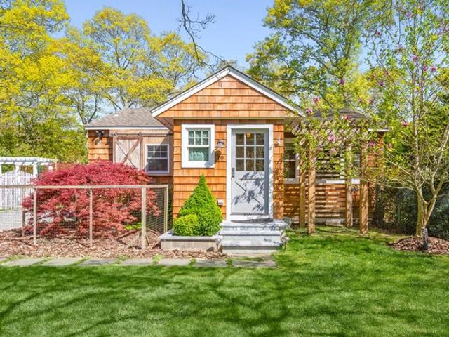19 Pembroke Dr, East Hampton, NY 11937