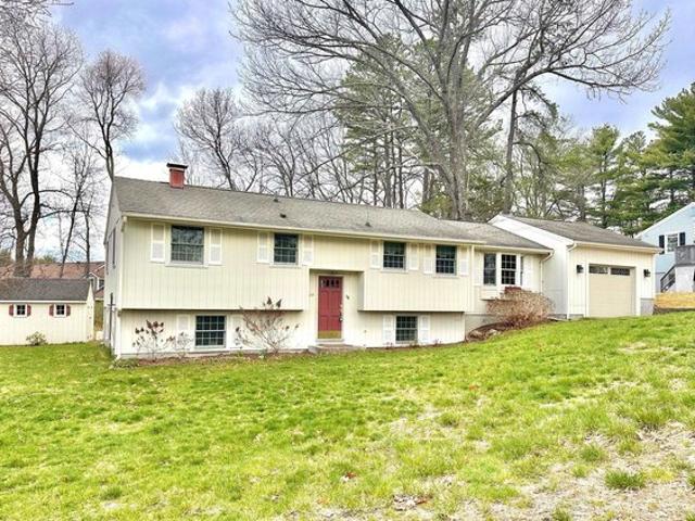 19 Pinewood Dr, Merrimack, NH 03054