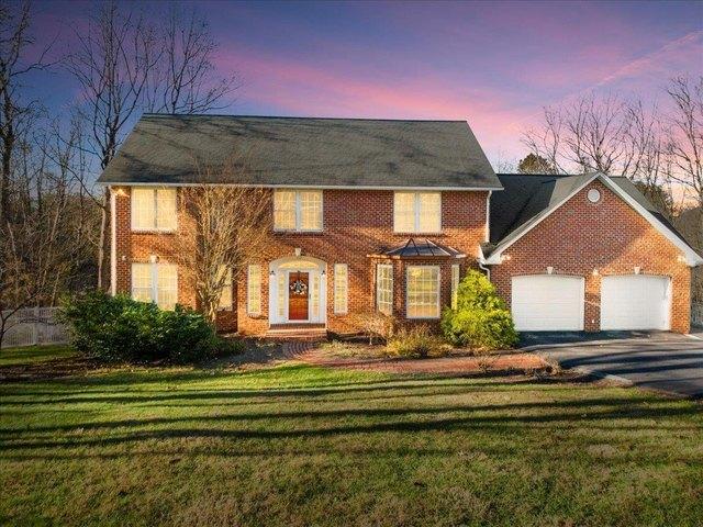 19 Pineview Dr, Radford, VA 24141