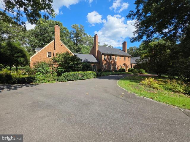 19 Piney Glen Ct, Potomac, MD 20854 | MLS #MDMC2228 | Compass