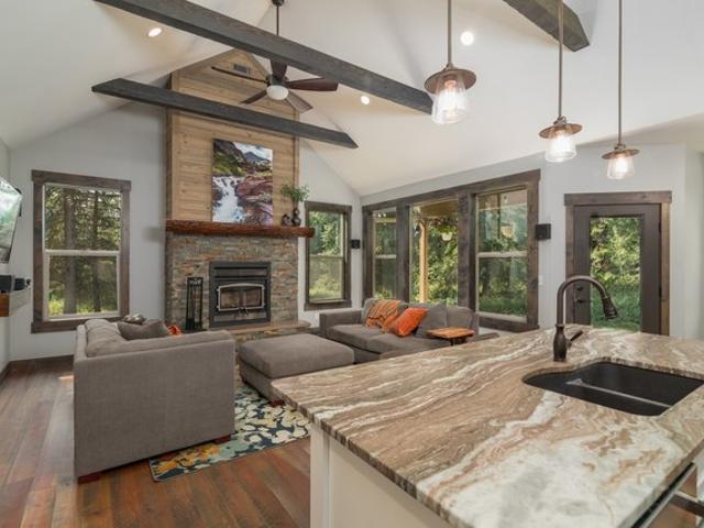 19 Raccoon Trl, Whitefish, MT 59937